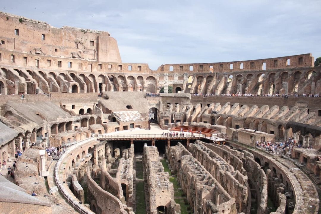 Where is the Colosseum located ? - Get there with Public Transport