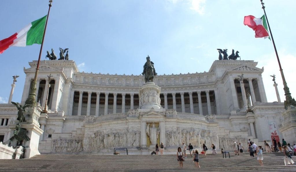 Piazza Venezia Rome: Building, Statues & Tips for Visiting